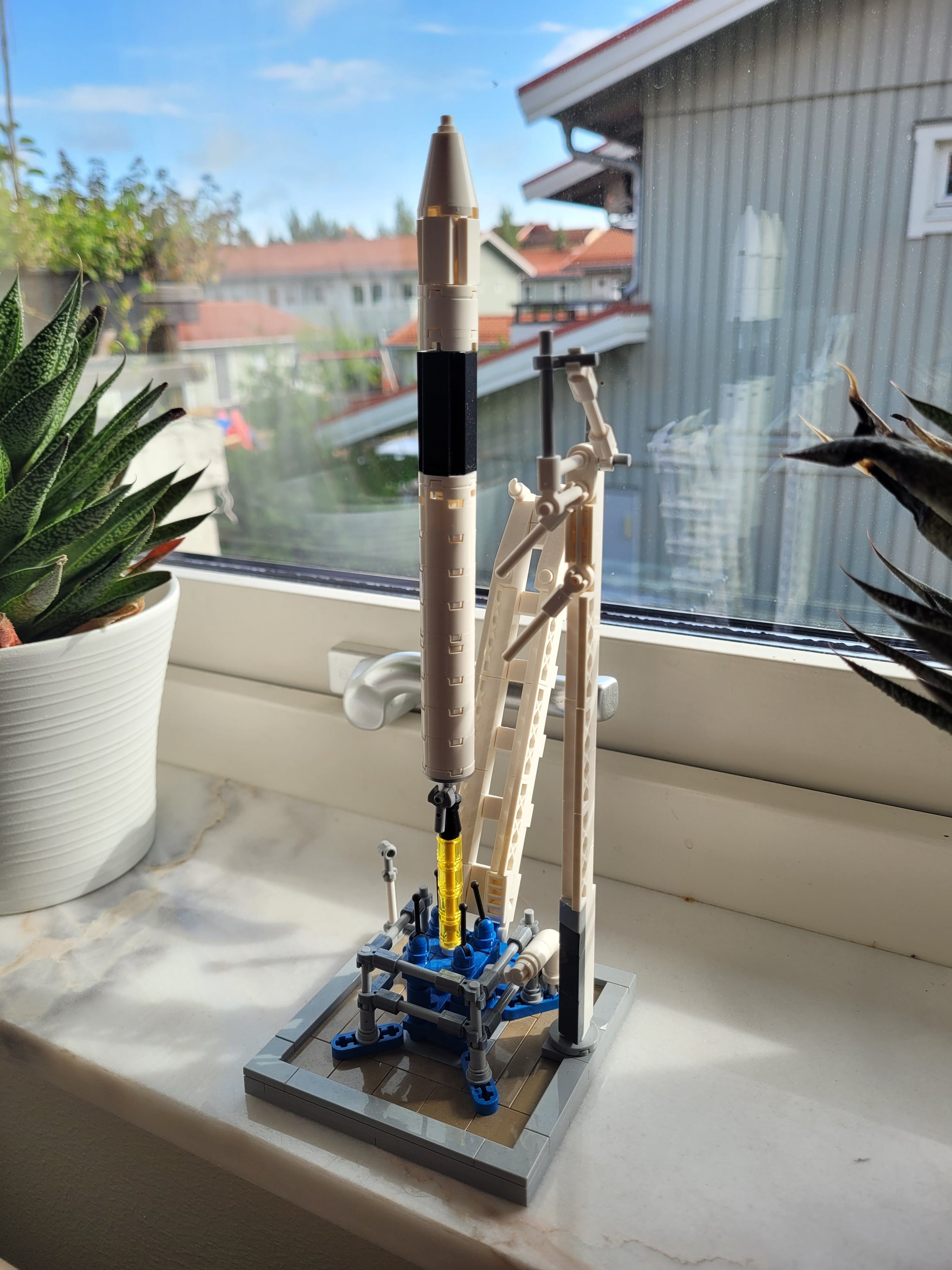 Falcon 1 & Launch Pad – Rocket Bricks