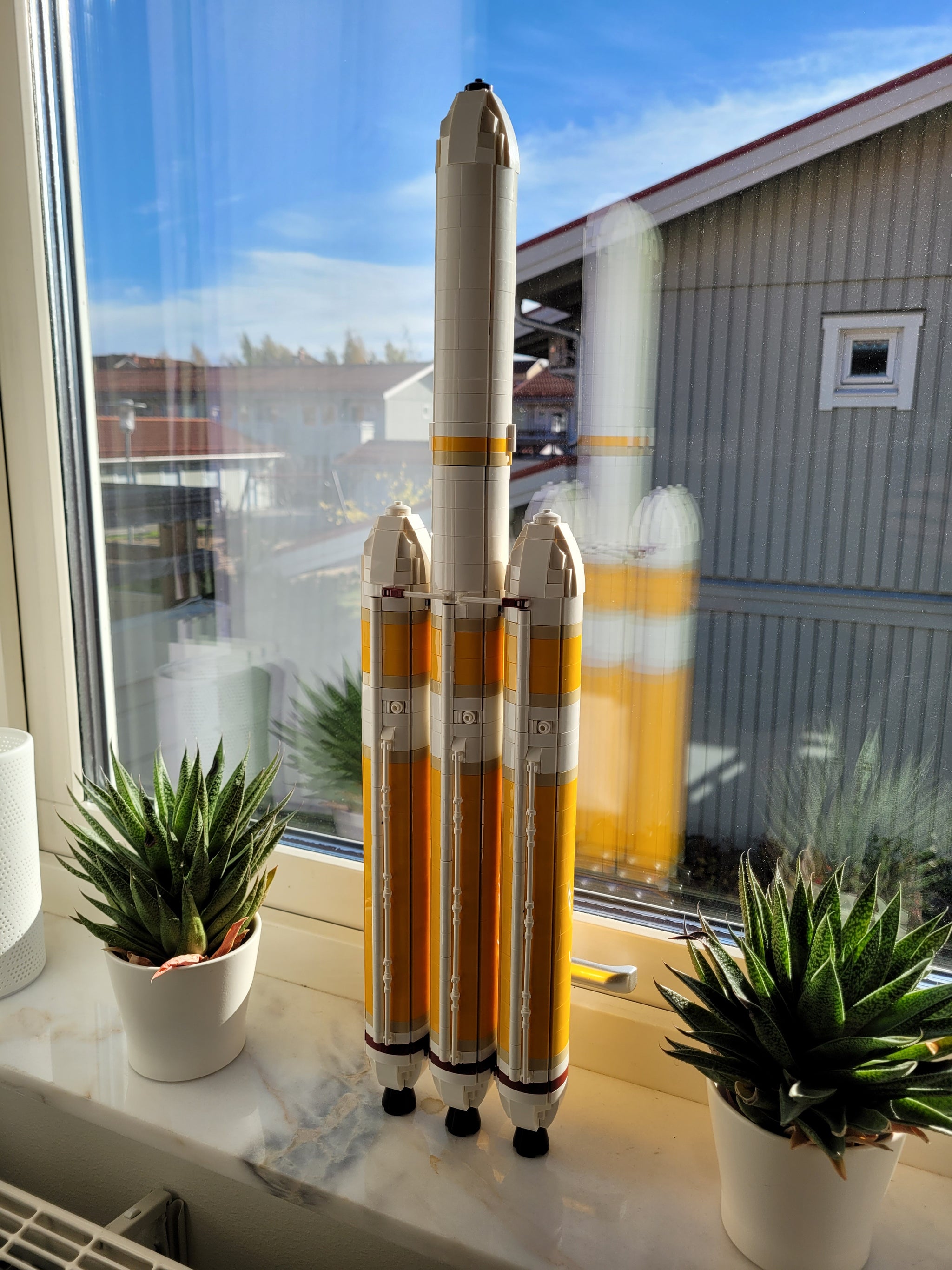 Delta IV Heavy – Rocket Bricks